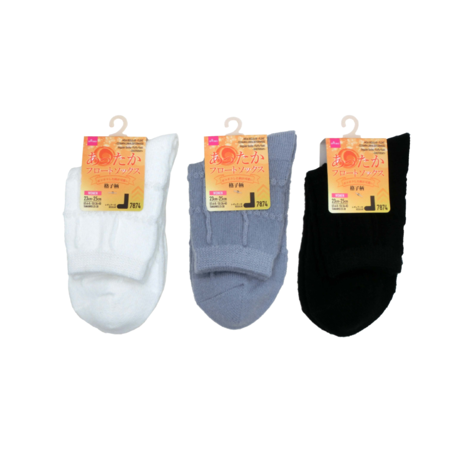 Regular Socks Fluffy Float Grid Pattern – DAISO SINGAPORE